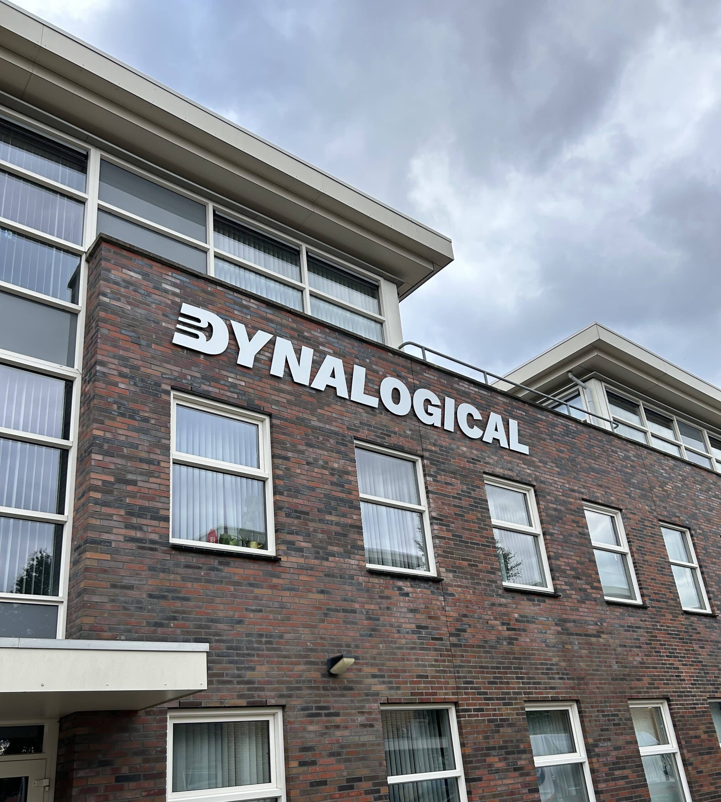 Dynalogical - Logo en letters