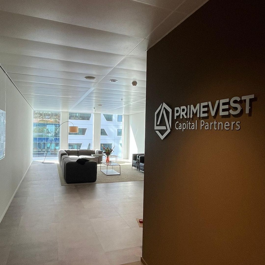 Primevest Capital Partners - Logo en letters